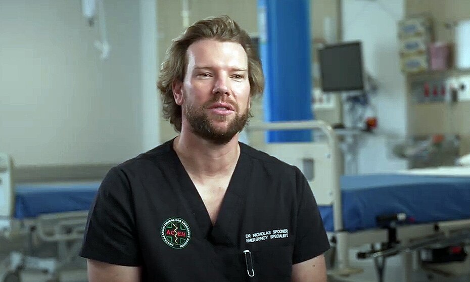 NSW public hospital psychiatrists suffering 'moral injury and burnout' as half threaten to ...