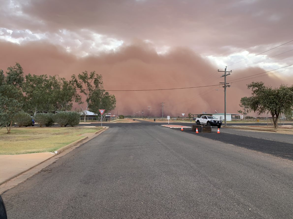 Huge dust storm blankets outback Queensland town of Thargomindah - ABC News