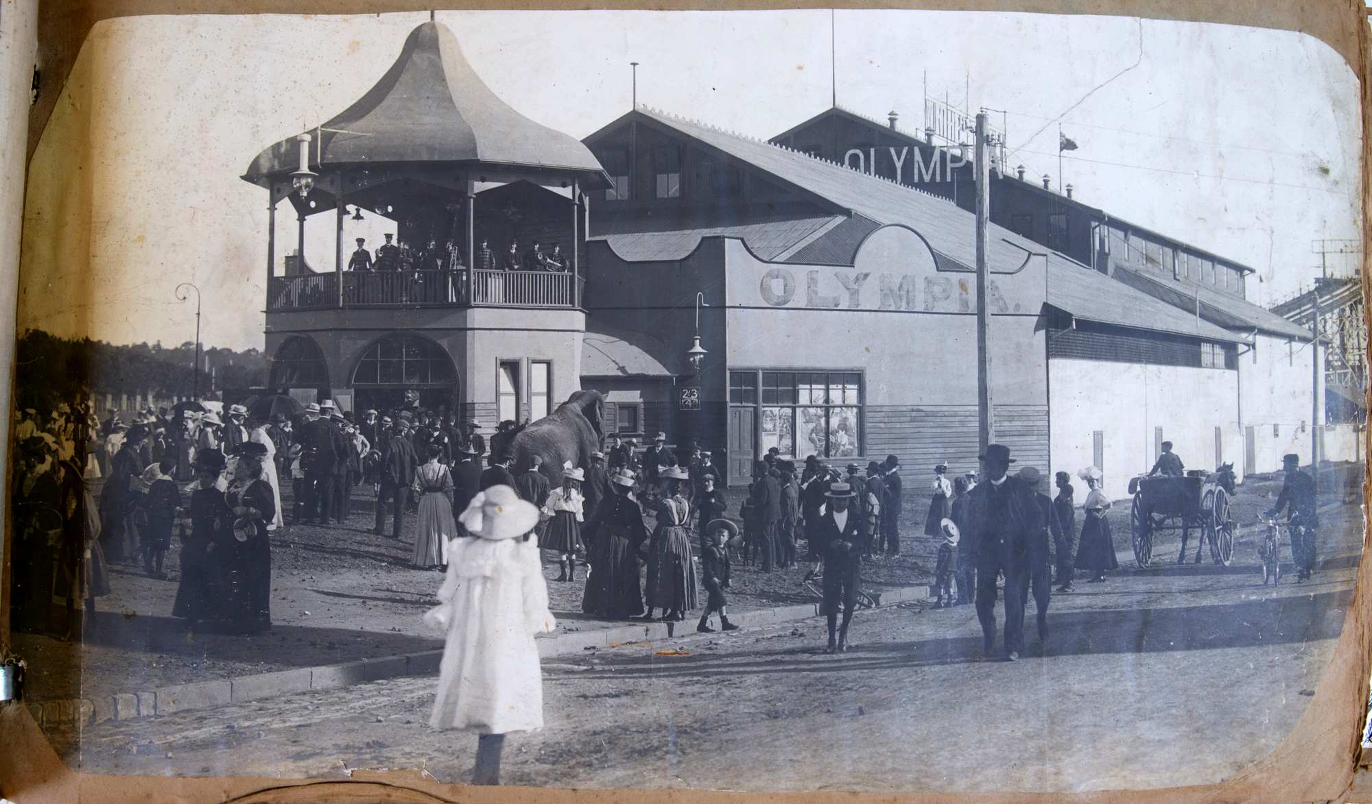 From Wirth’s to Circus Oz, Melbourne’s Art Centre is still home for ...