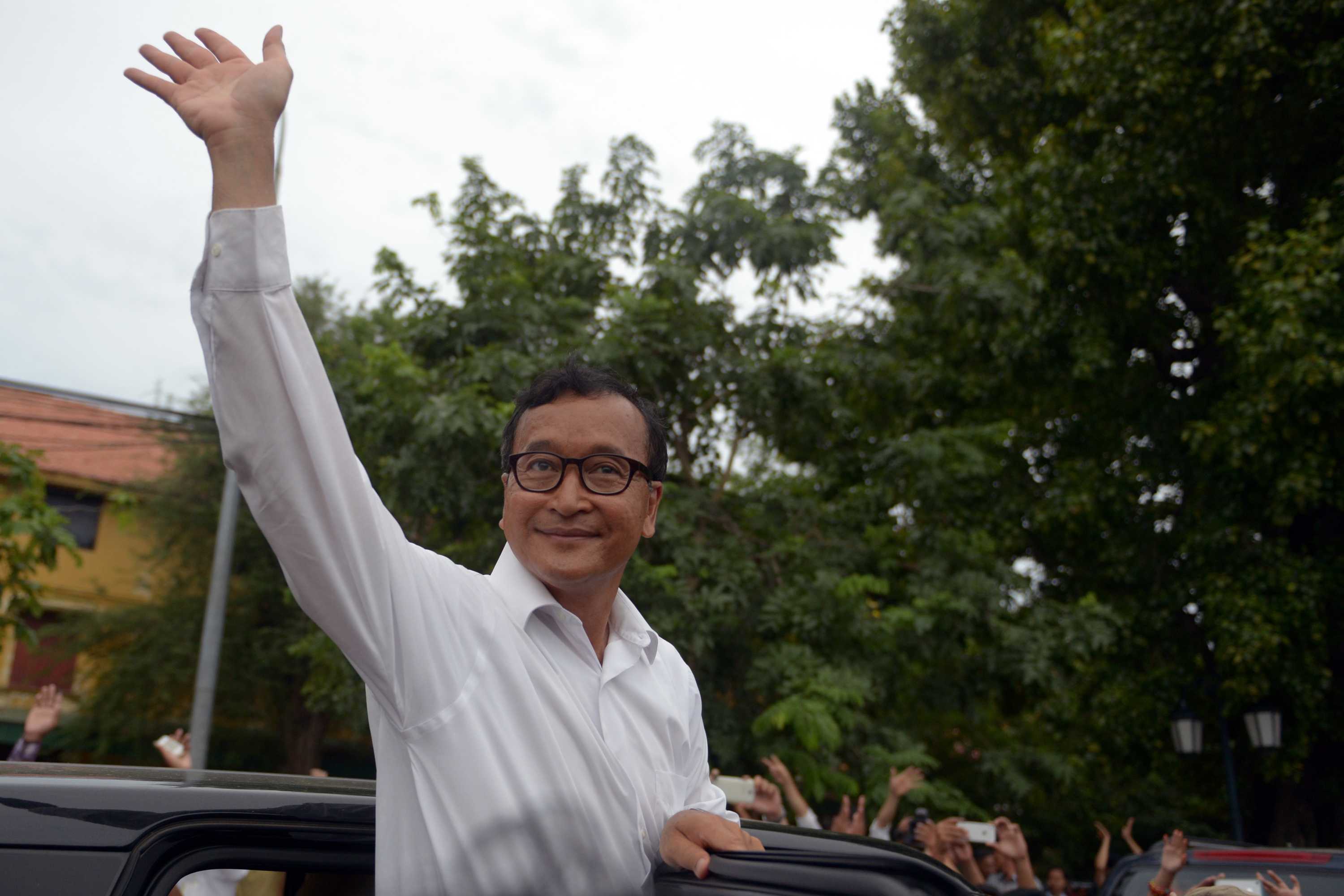 Opposition leader Sam Rainsy agrees to talks on disputed Cambodia ...