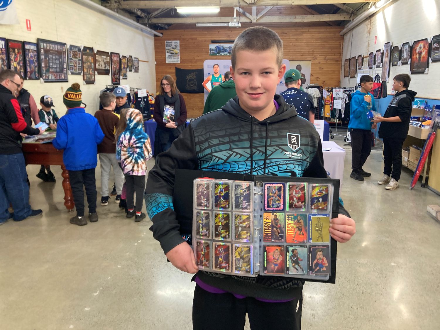 Young and old AFL fans play their cards right in Launceston - ABC listen