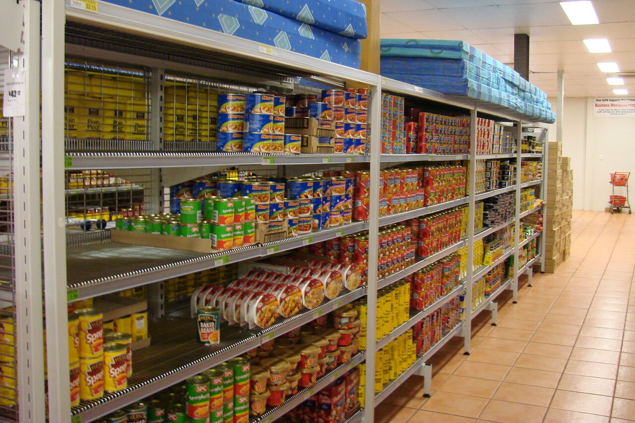 Unloading at Milingimbi - ABC News