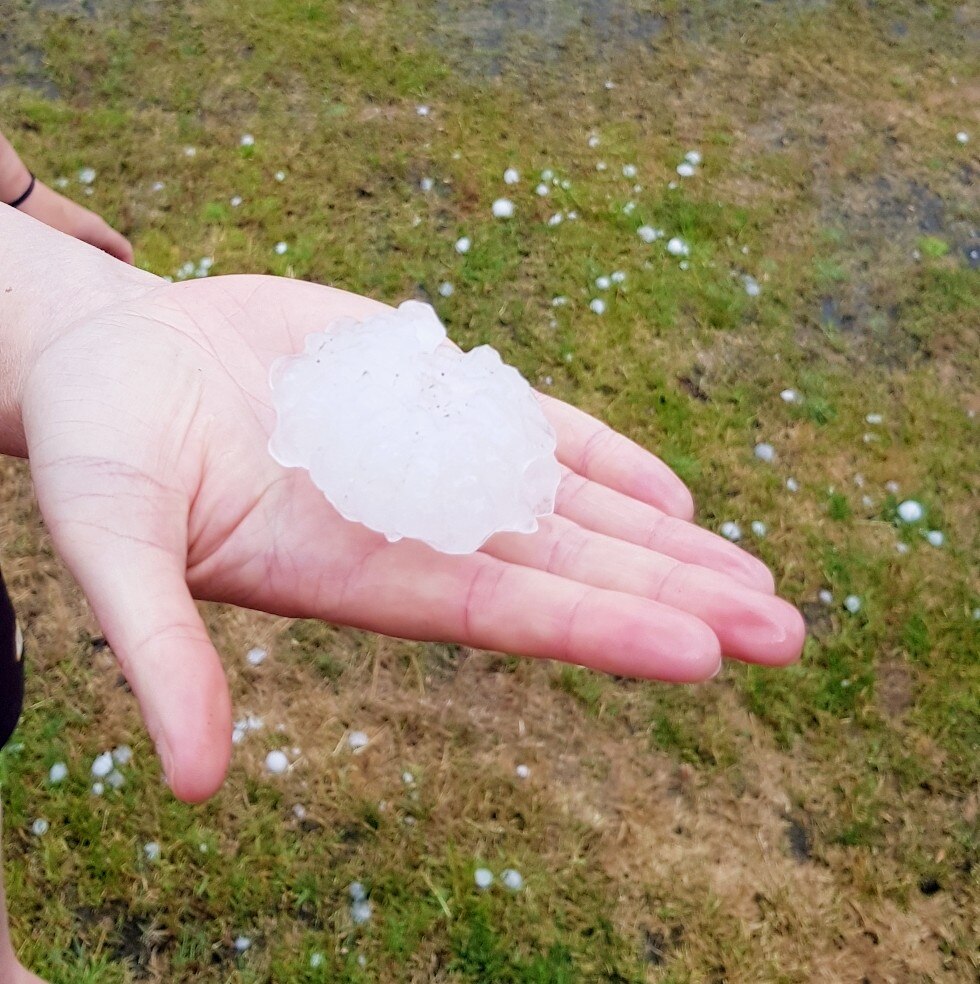 Large hail stones damage cars as severe storms cross Tasmania - ABC News