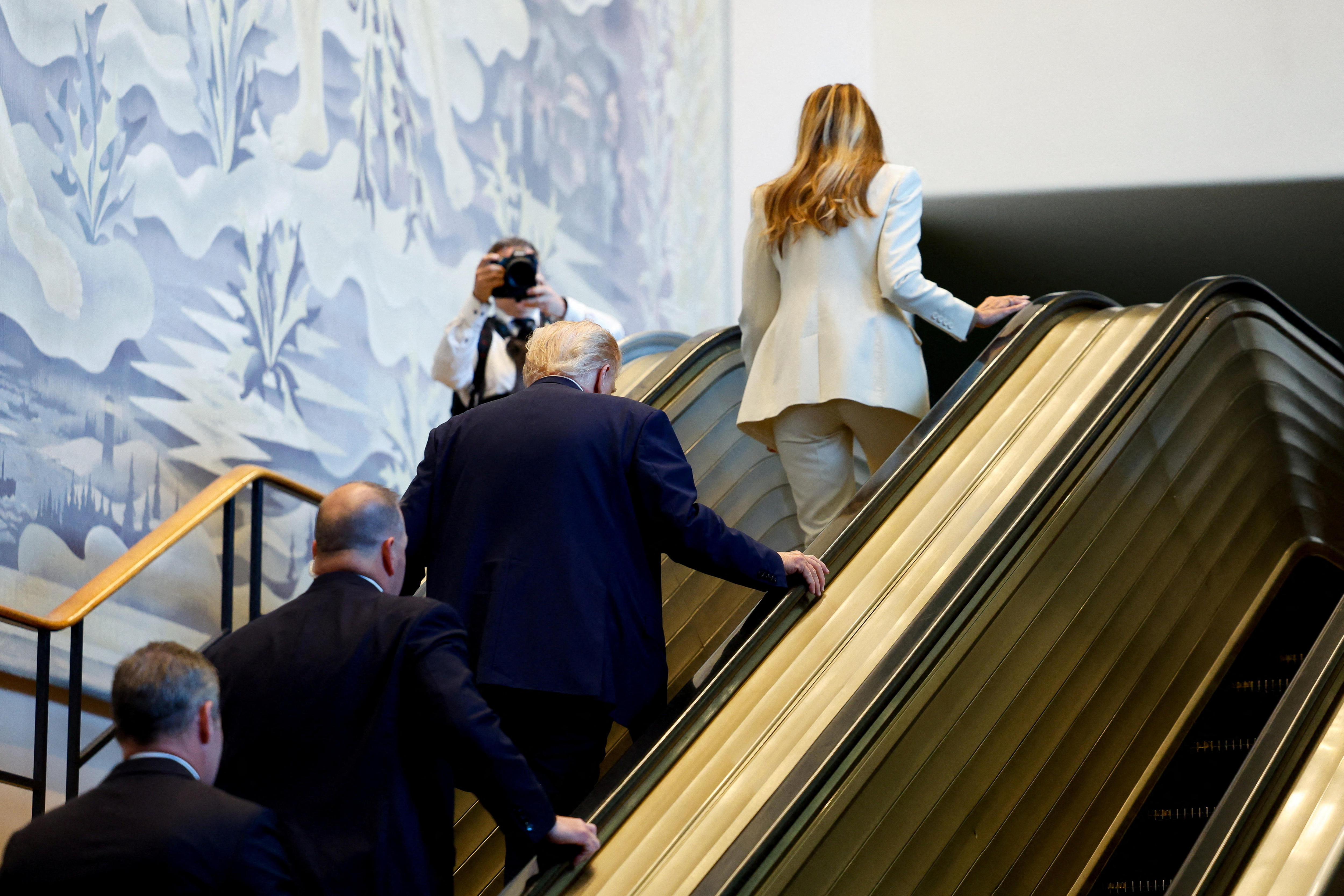Why did the UN escalator stop after Donald and Melania Trump stepped on ...