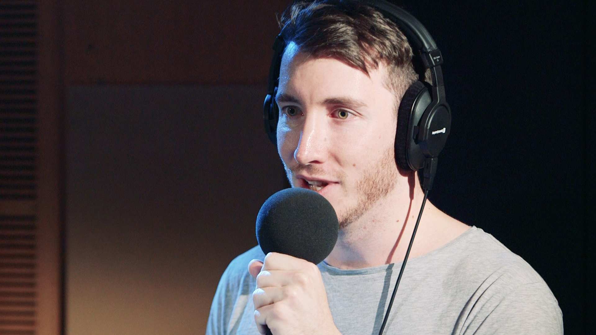 Elk Road Ft. Natalie Foster perform 'Hanging By A Thread' - triple j