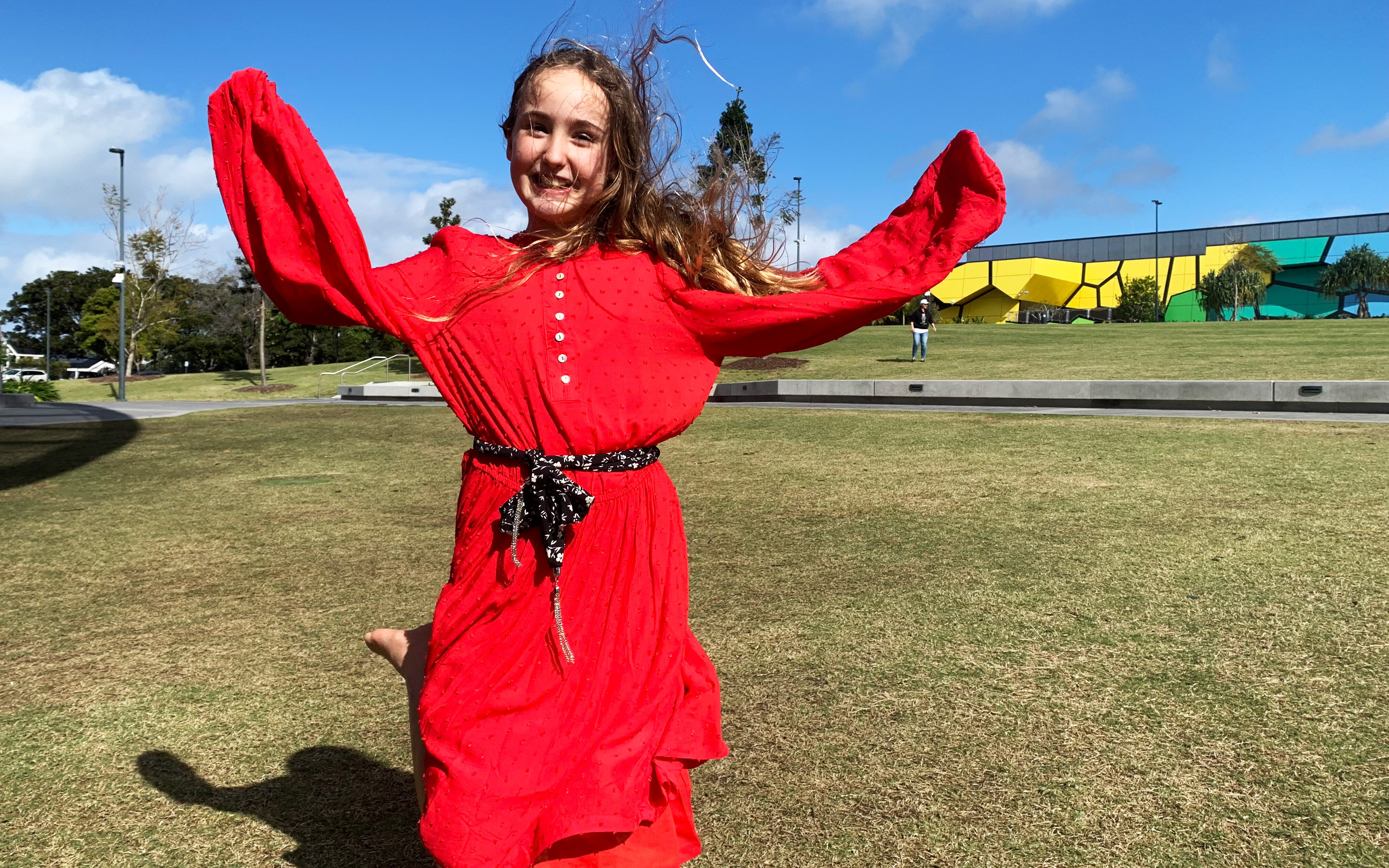 Kate Bush fans celebrate 'icon' through dance while running down hill ...