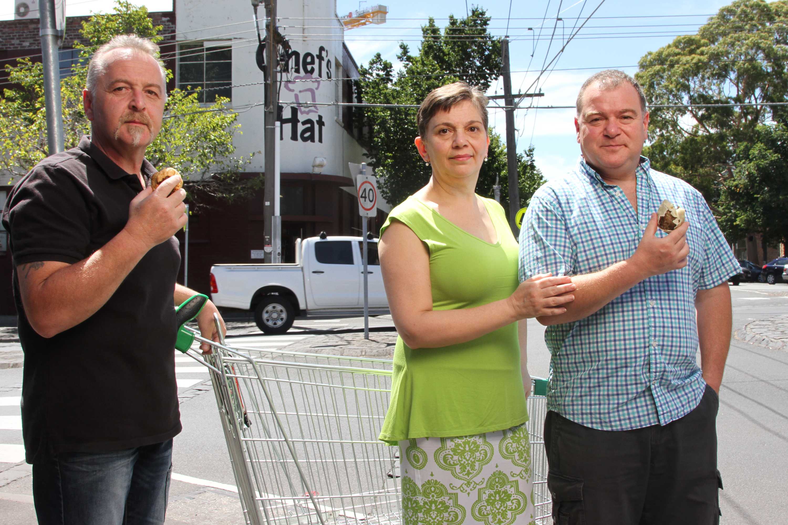 Siblings recreate dim sim photo in tribute to South Melbourne Market ...