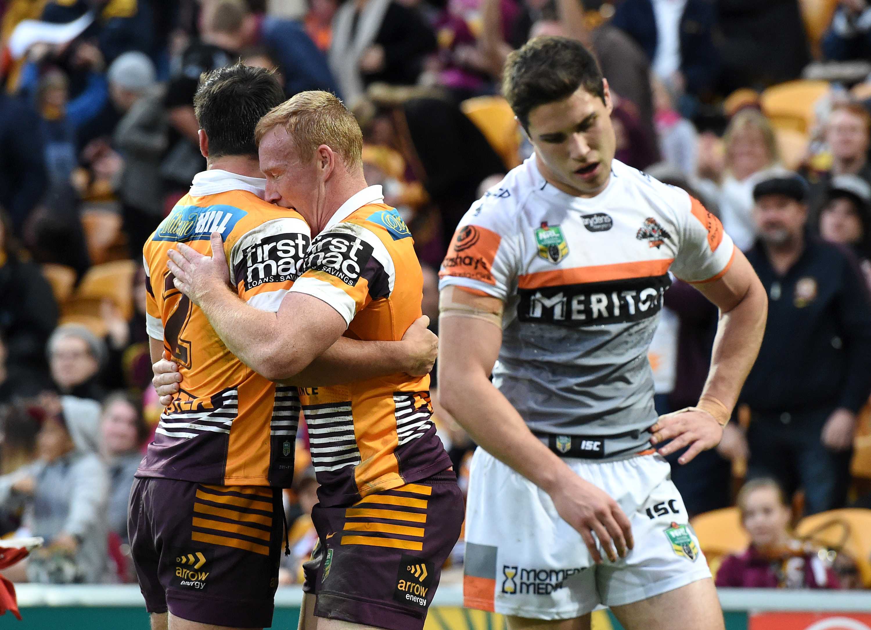 Brisbane Broncos thrash Wests Tigers 42-16 to stay on top of NRL ladder ...