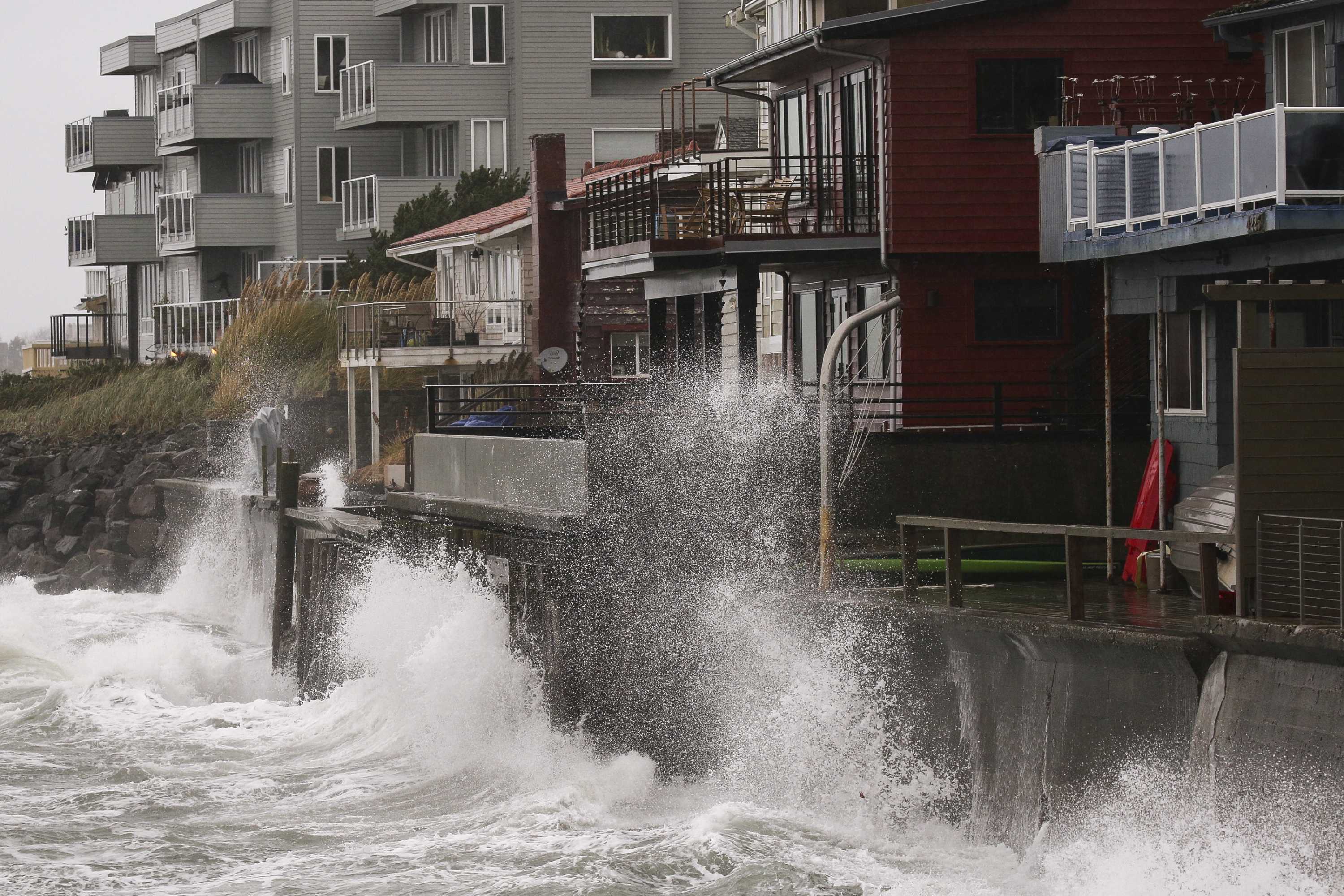 Washington state storms leave at least three dead, 185,000 without ...