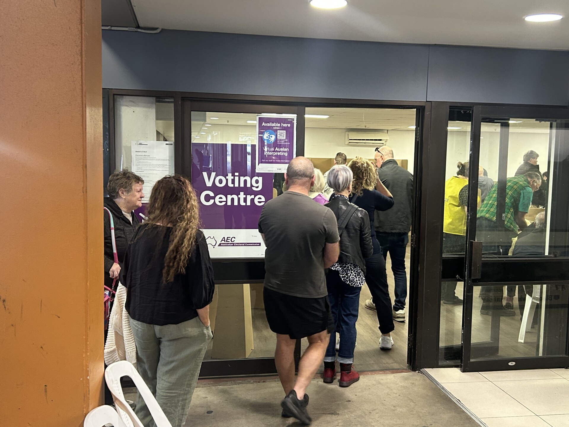 Early voters line up for 90 minutes as AEC technology crashes at Marden ...