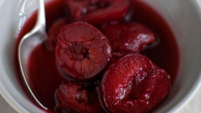 Roasted Maple Syrup and Vanilla Plums - ABC News