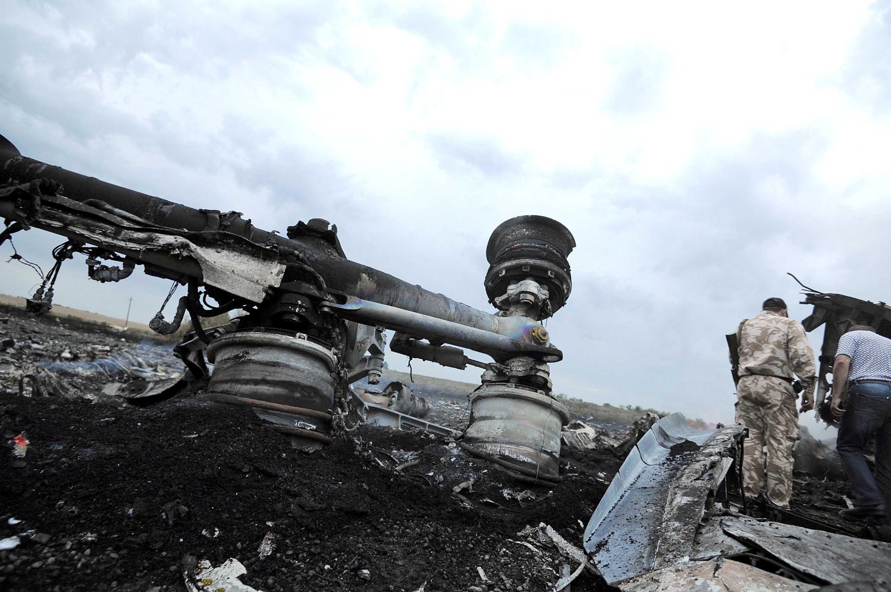 Malaysia Airlines flight MH17 crashes in Ukraine - ABC News