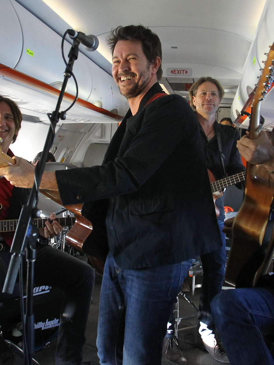 Powderfinger gig takes to the skies - ABC News