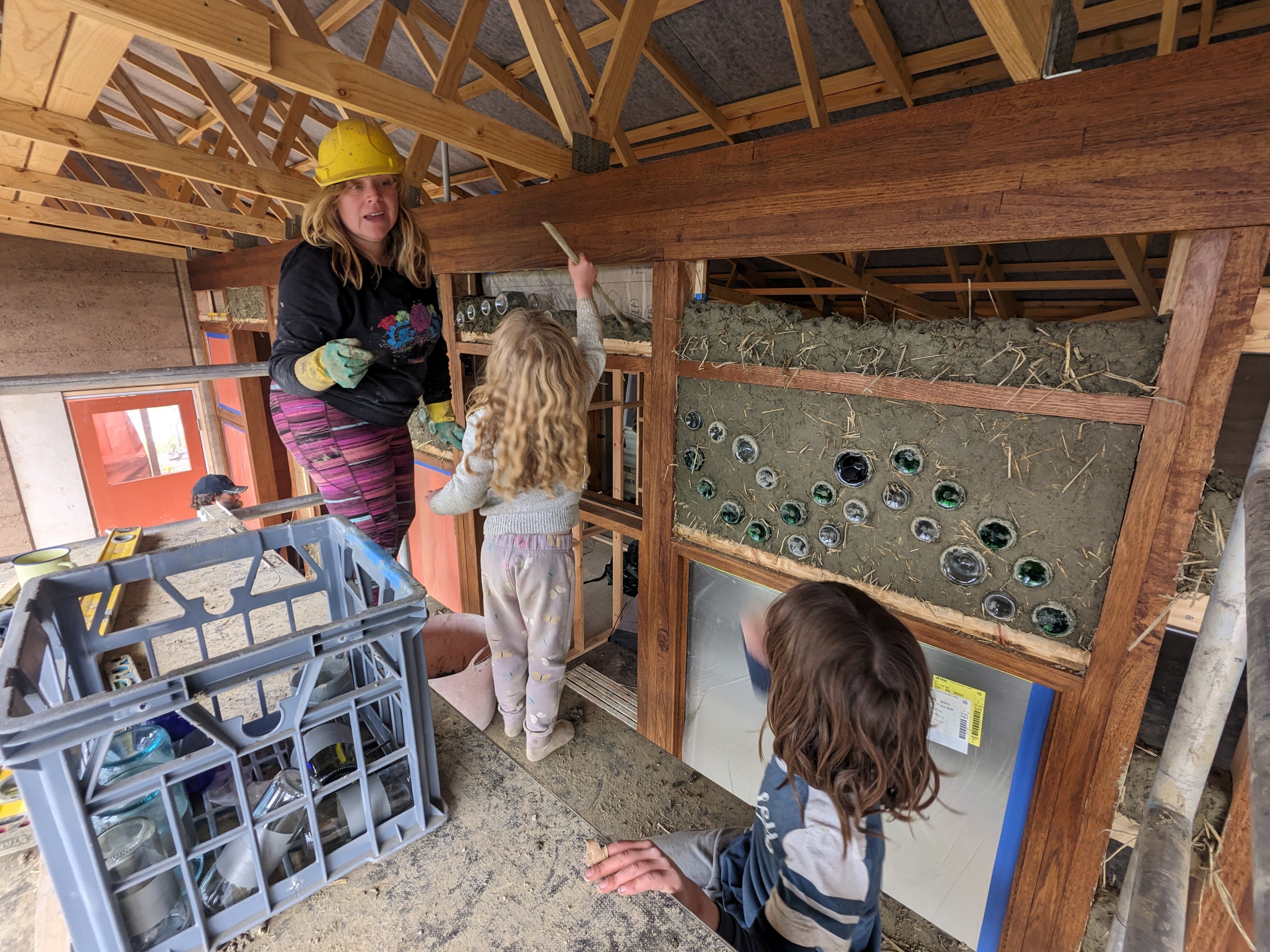 Matt and Kate built an earthship house with recycled bottles and the ...