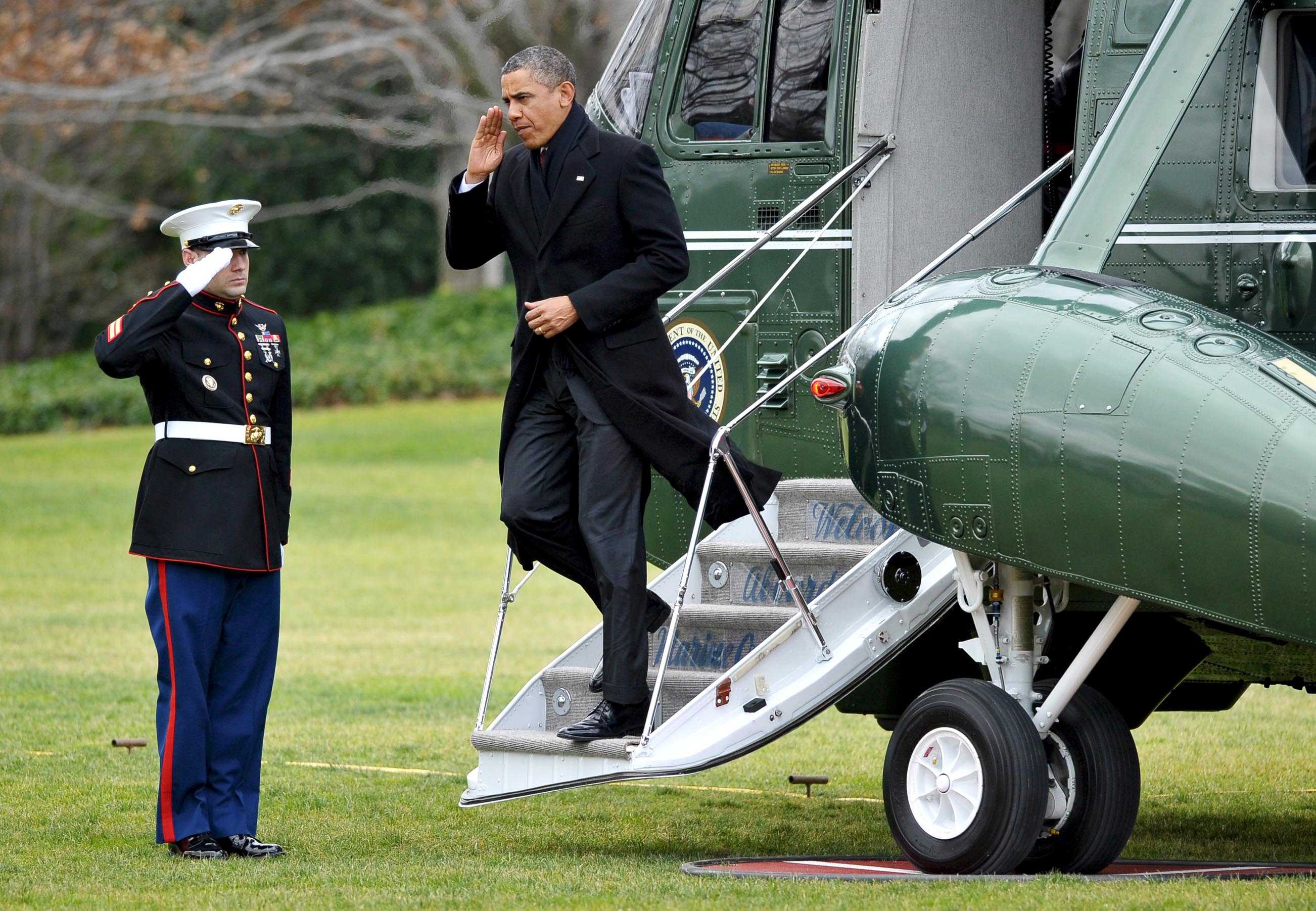 Obama cuts holiday short to tackle 'fiscal cliff' - ABC News