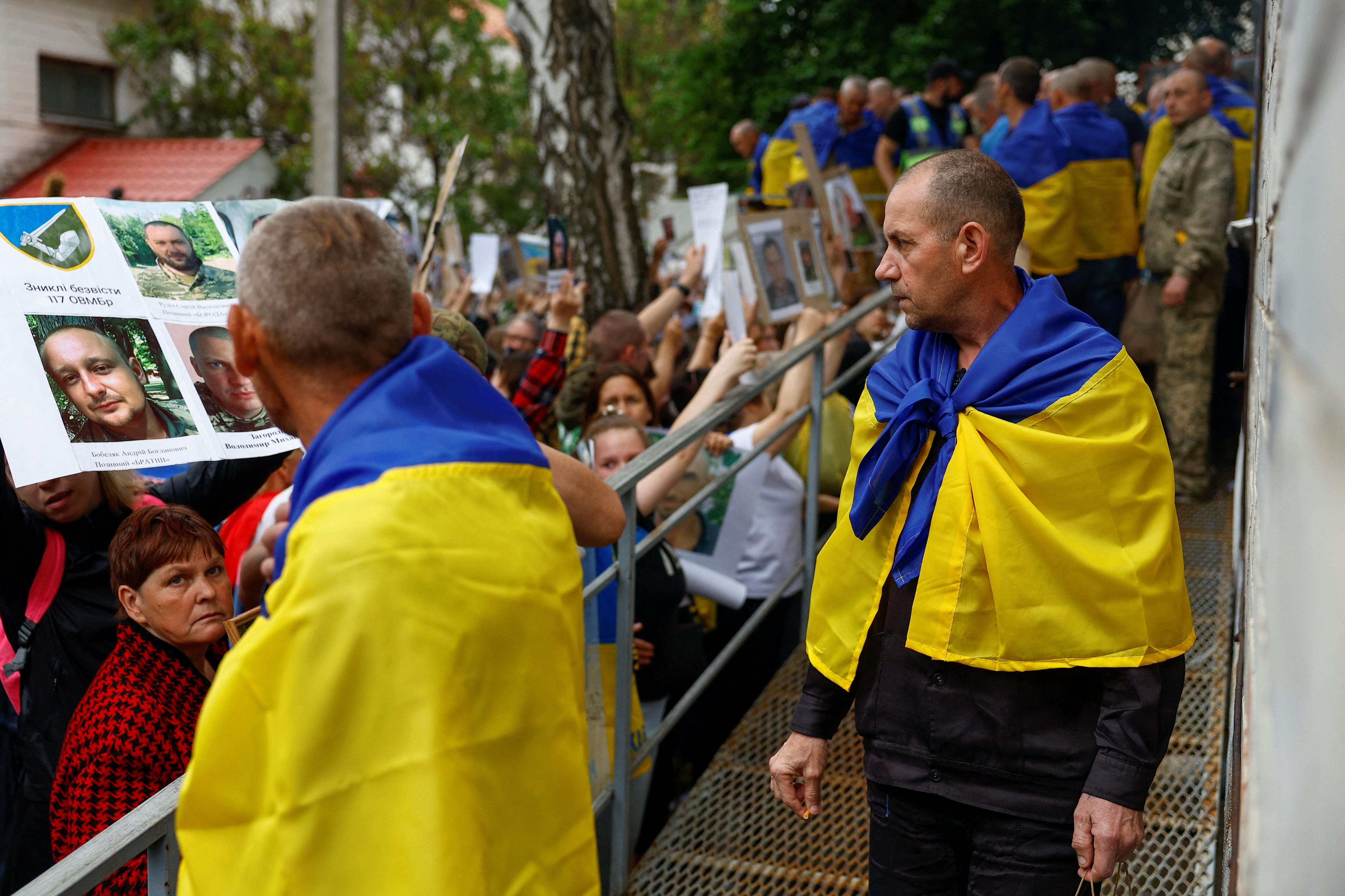 Kyiv hit with Russian strikes hours after prisoner exchange - ABC News
