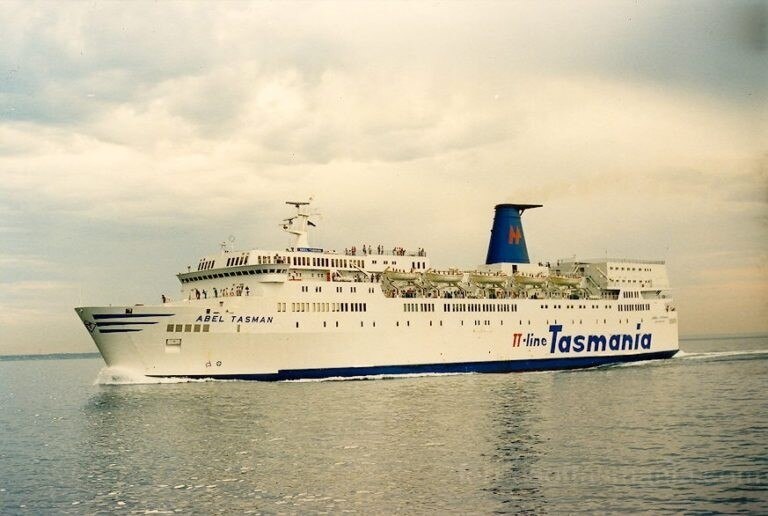 Tasmania's iconic ship makes its final voyage to be scrapped - ABC ...