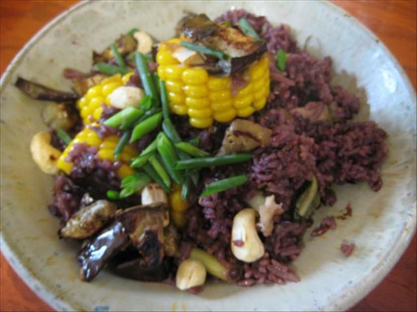 Purple jasmine sticky rice with coconut and vegetables - ABC News