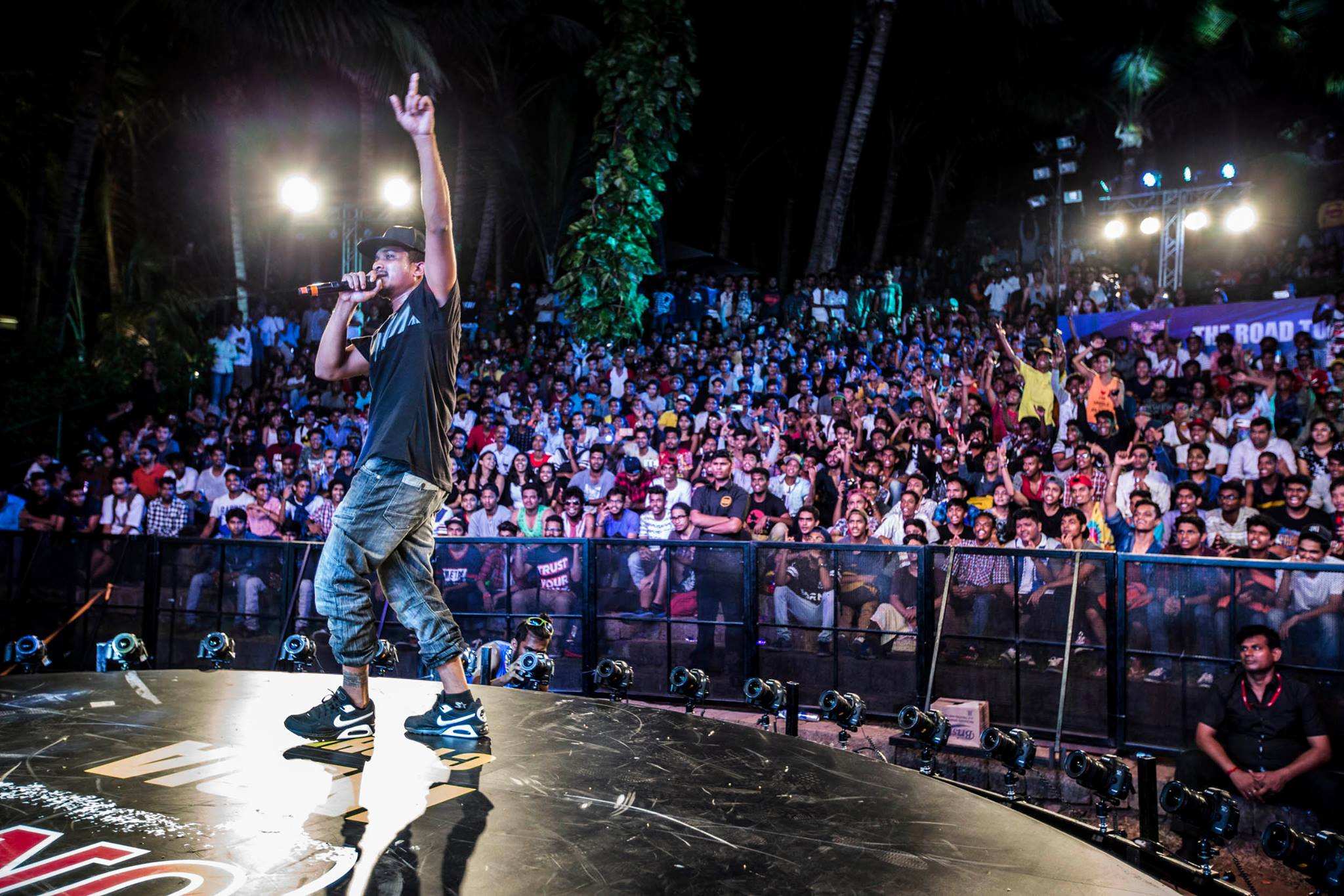 Slumdog rapper Divine challenges Bollywood's India music monopoly - ABC ...