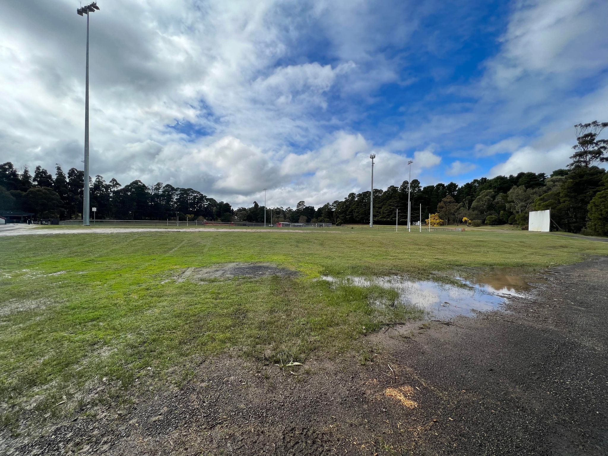 Linton residents 'sitting ducks' as push for DELWP, agencies to ...