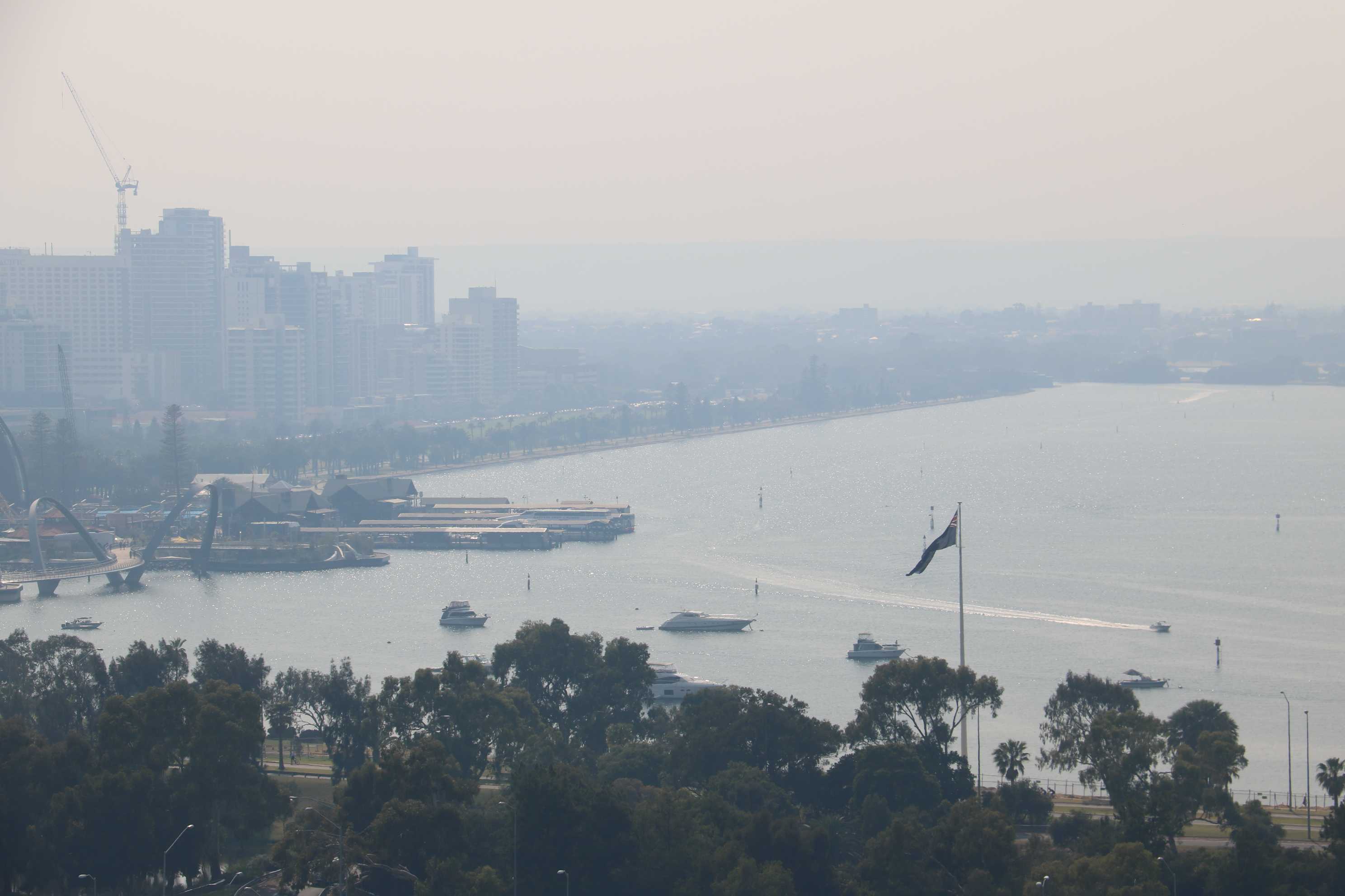 Perth residents warned as smoke haze from bushfires blankets city - ABC ...