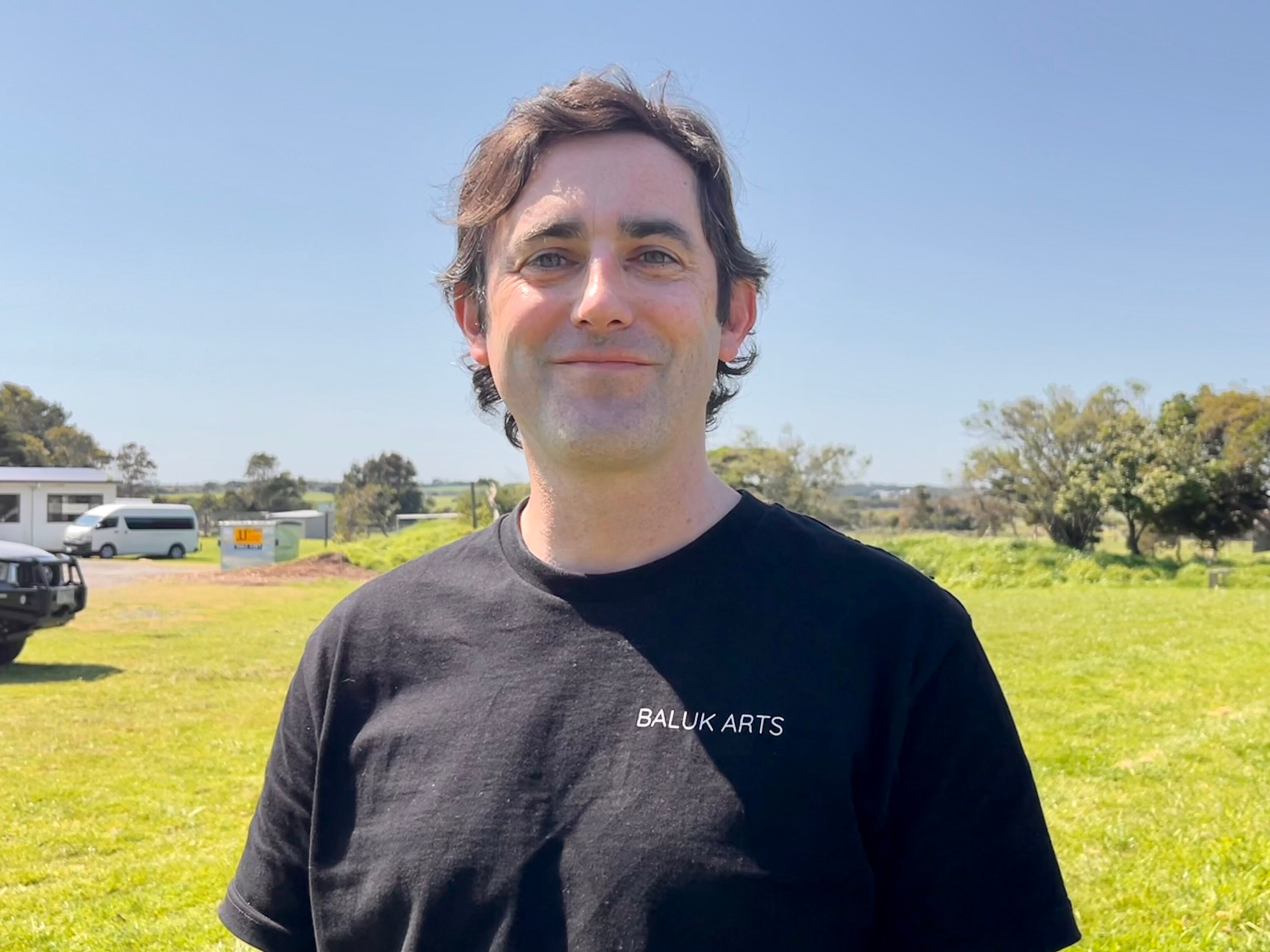 First Nations artist builds traditional stringybark canoe with help ...