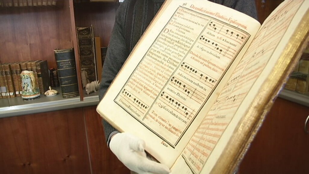 500-year-old bible the centrepiece of a new library - ABC News