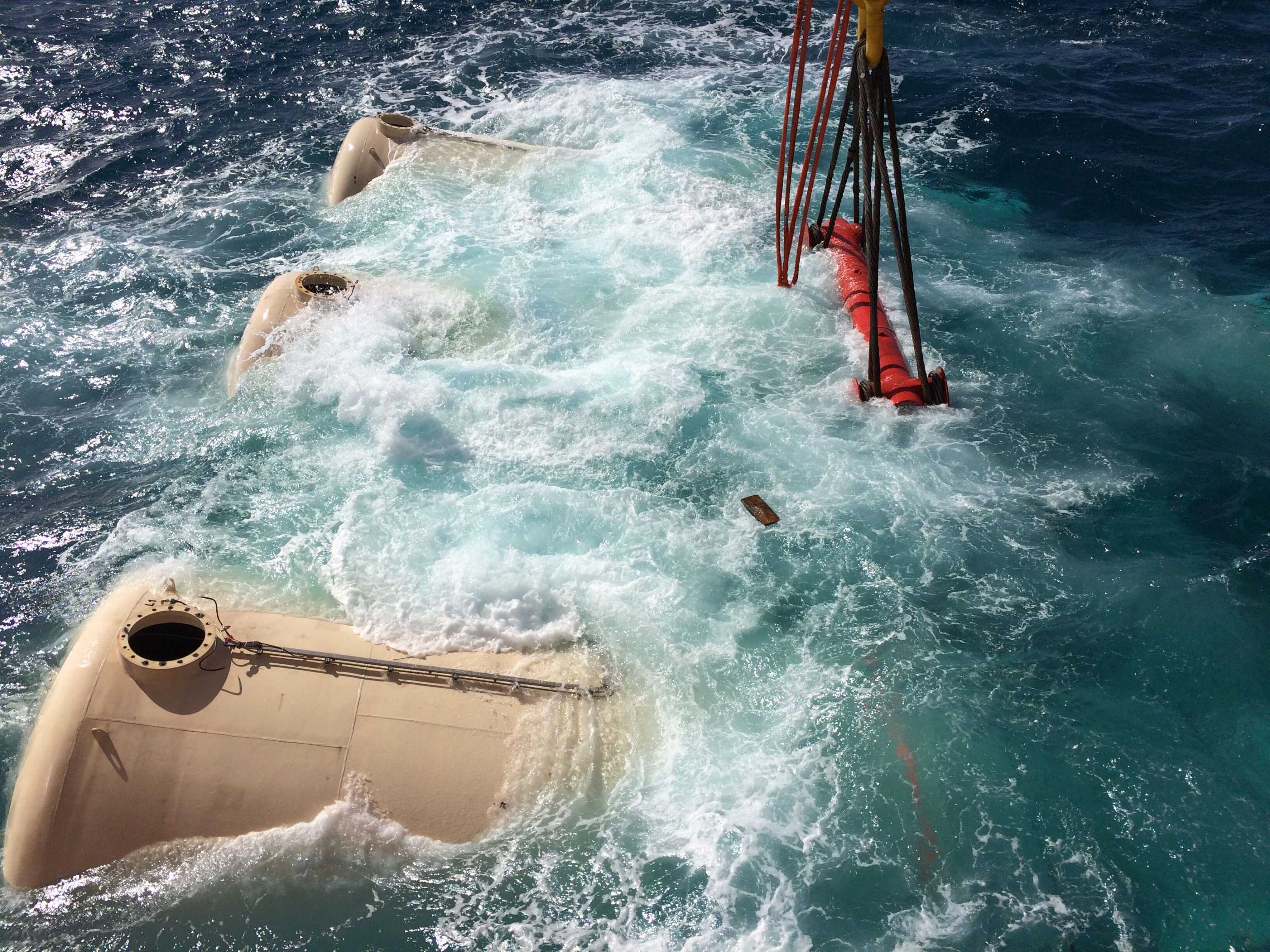 Victoria's first wave power unit installed off Port Fairy coast as part ...