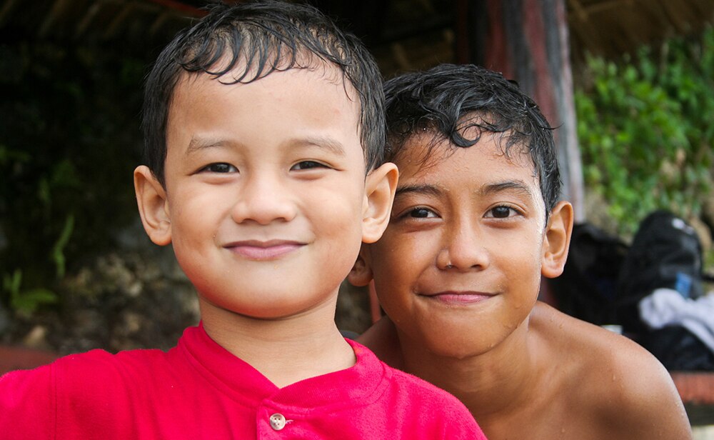 Online search for sperm donor children brings three 'special brothers ...