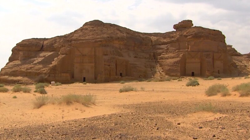 Walking towards Al-Hijr in Saudi Arabia - ABC News
