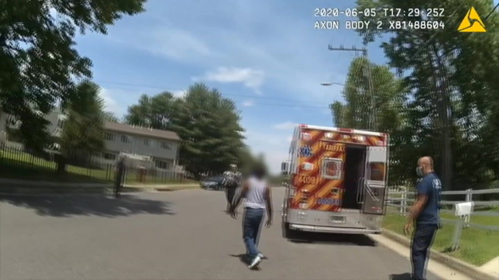WARNING GRAPHIC CONTENT: US police officer uses stun gun on black man ...