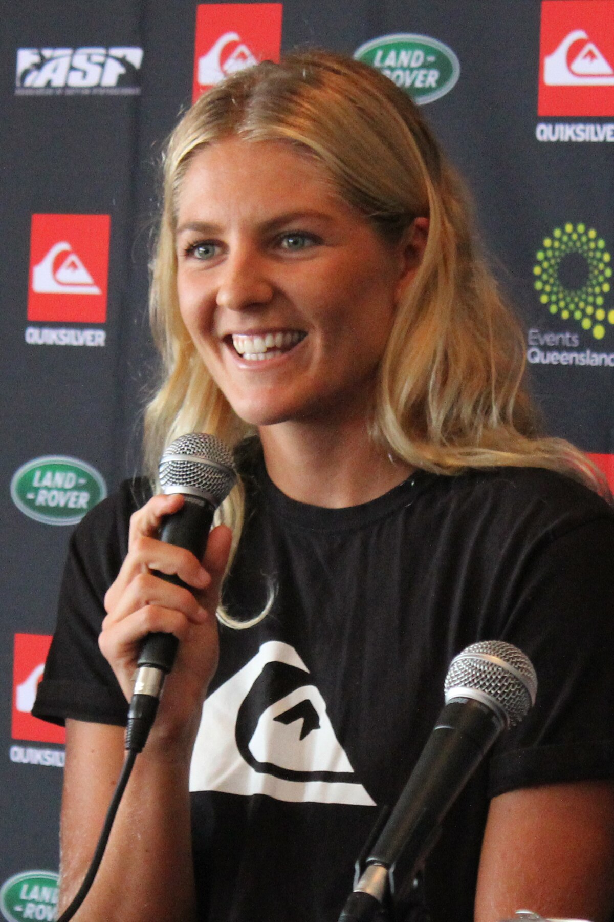 Gilmore inducted into surfing Hall of Fame - ABC News