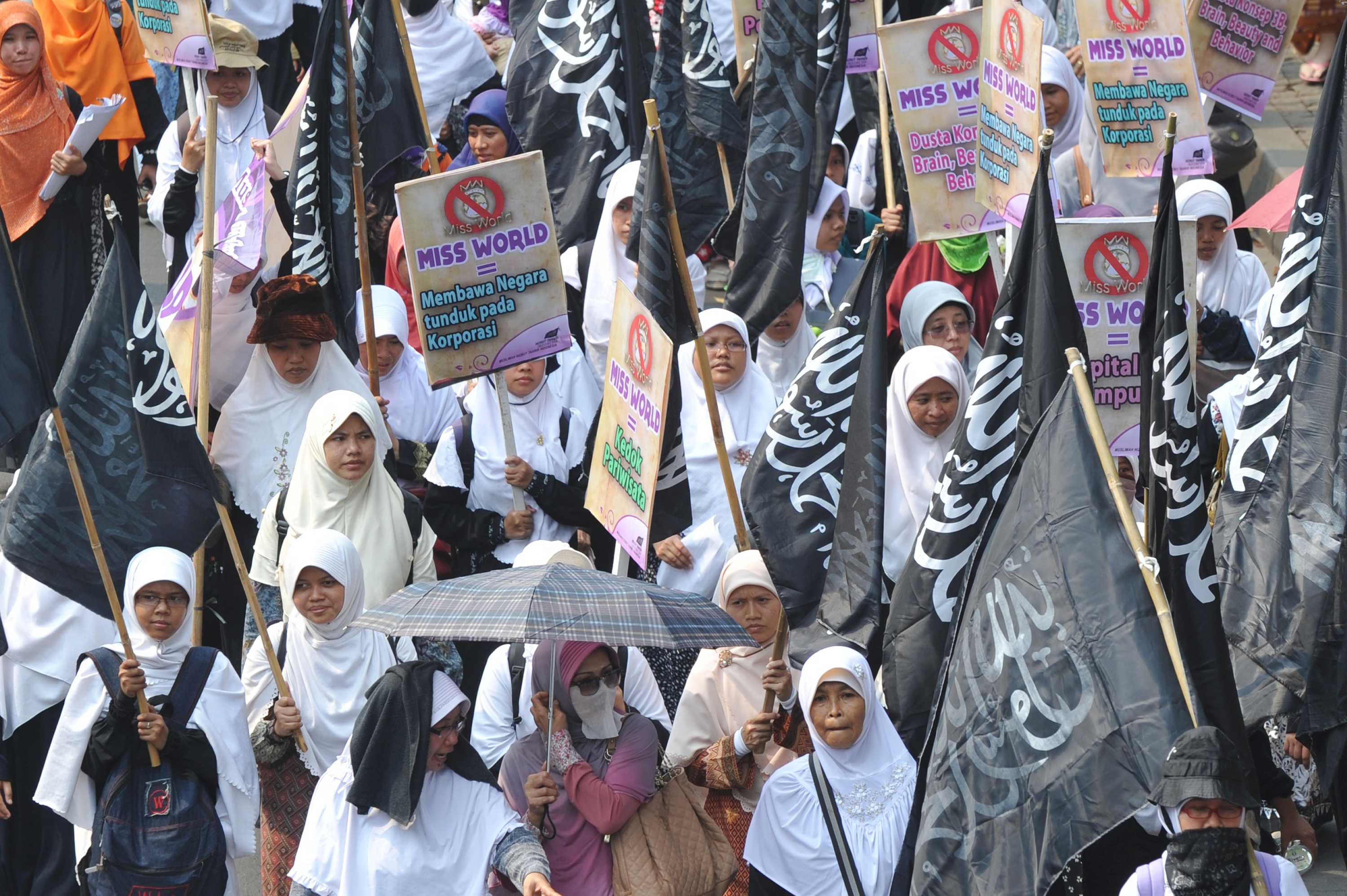 Indonesia moves Miss World final to Bali after protests - ABC News