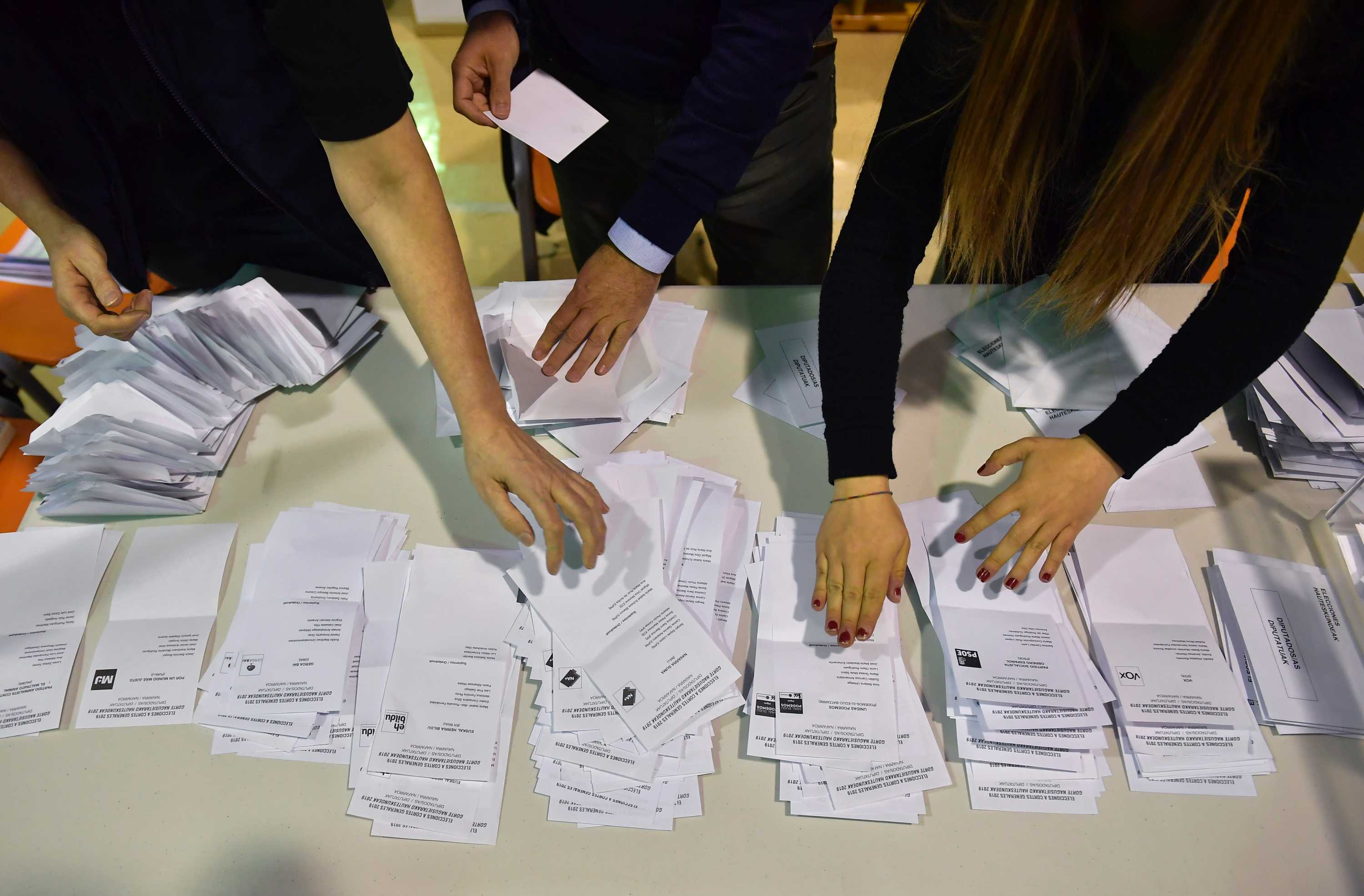 Spanish election: Socialists ahead without a majority as far-right ...