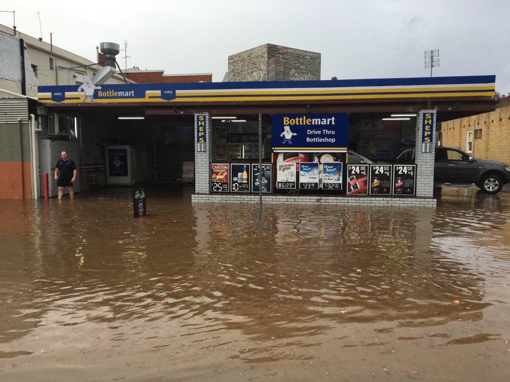 Flash flooding in parts of Victoria as thunderstorms move across state ...