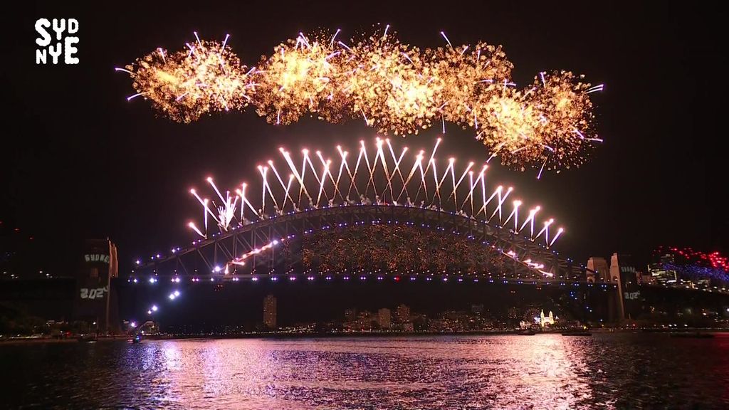 Watch Sydney's midnight New Year's Eve fireworks. - ABC News