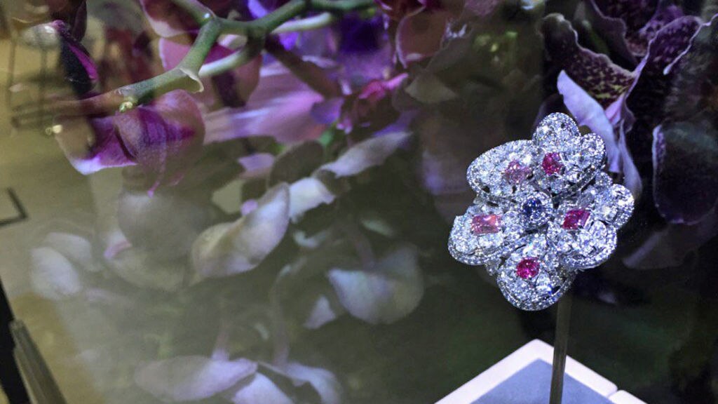 Violet diamonds expected to be sold for record prices - ABC News