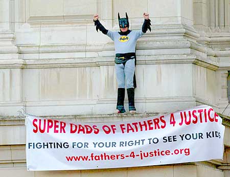 'Batman' ends Buckingham Palace ledge protest - ABC News