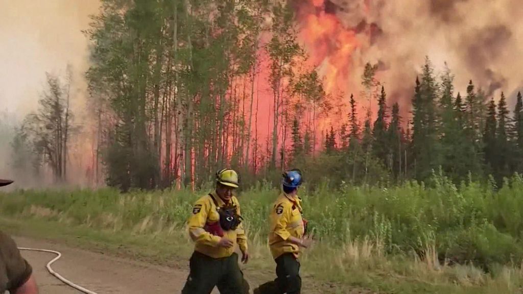 Firefighters battle massive wildfire in Canada - ABC News