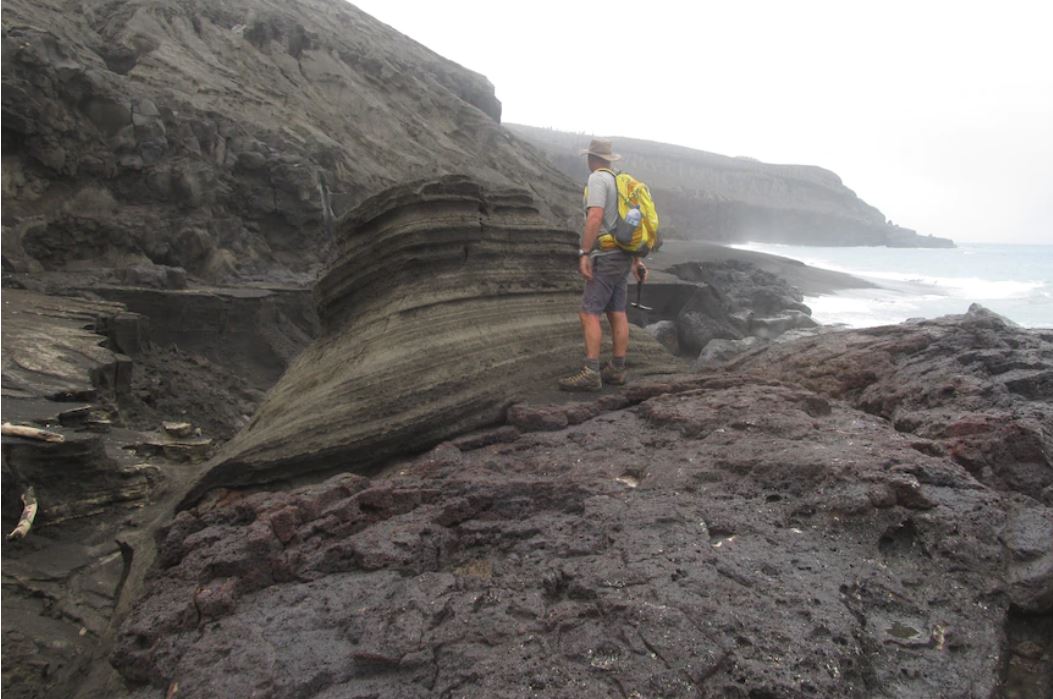 Tsunami caught authorities off guard says volcanologist - ABC Pacific