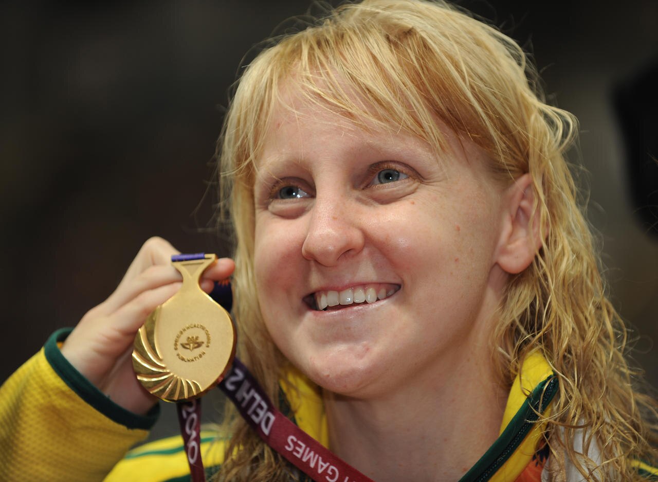 Schipper holds on for 200m gold - ABC News
