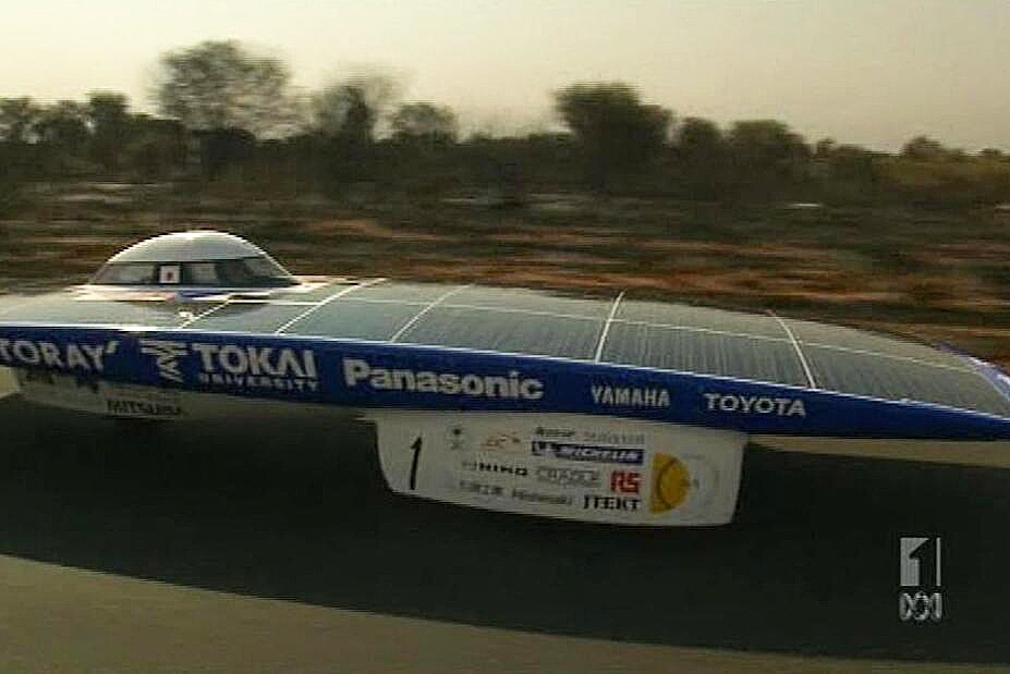 Clear skies and hot day power solar cars south - ABC News