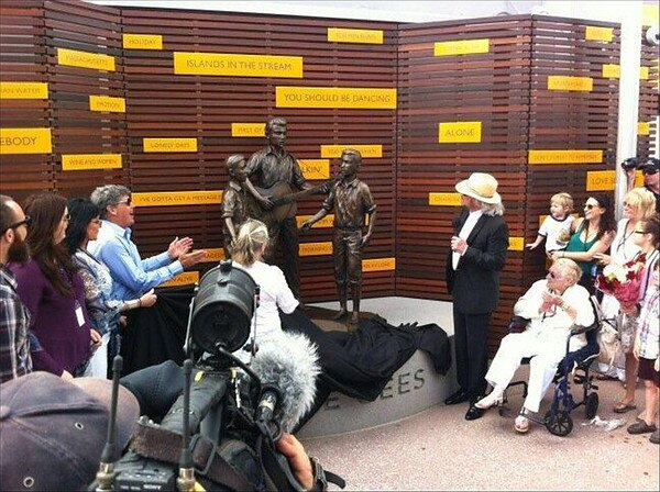 Redcliffe countdown to Barry Gibb's return to walk Bee Gees Way - ABC News