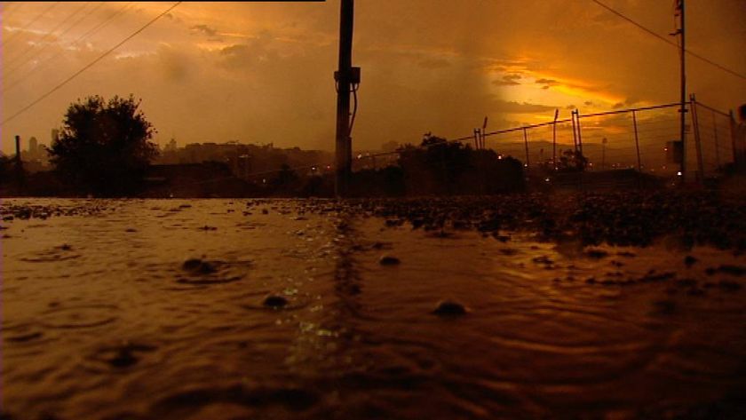 Heavy rain isolates several north Qld towns - ABC News
