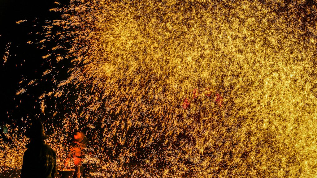 The Iron Flower molten fireworks display - ABC News