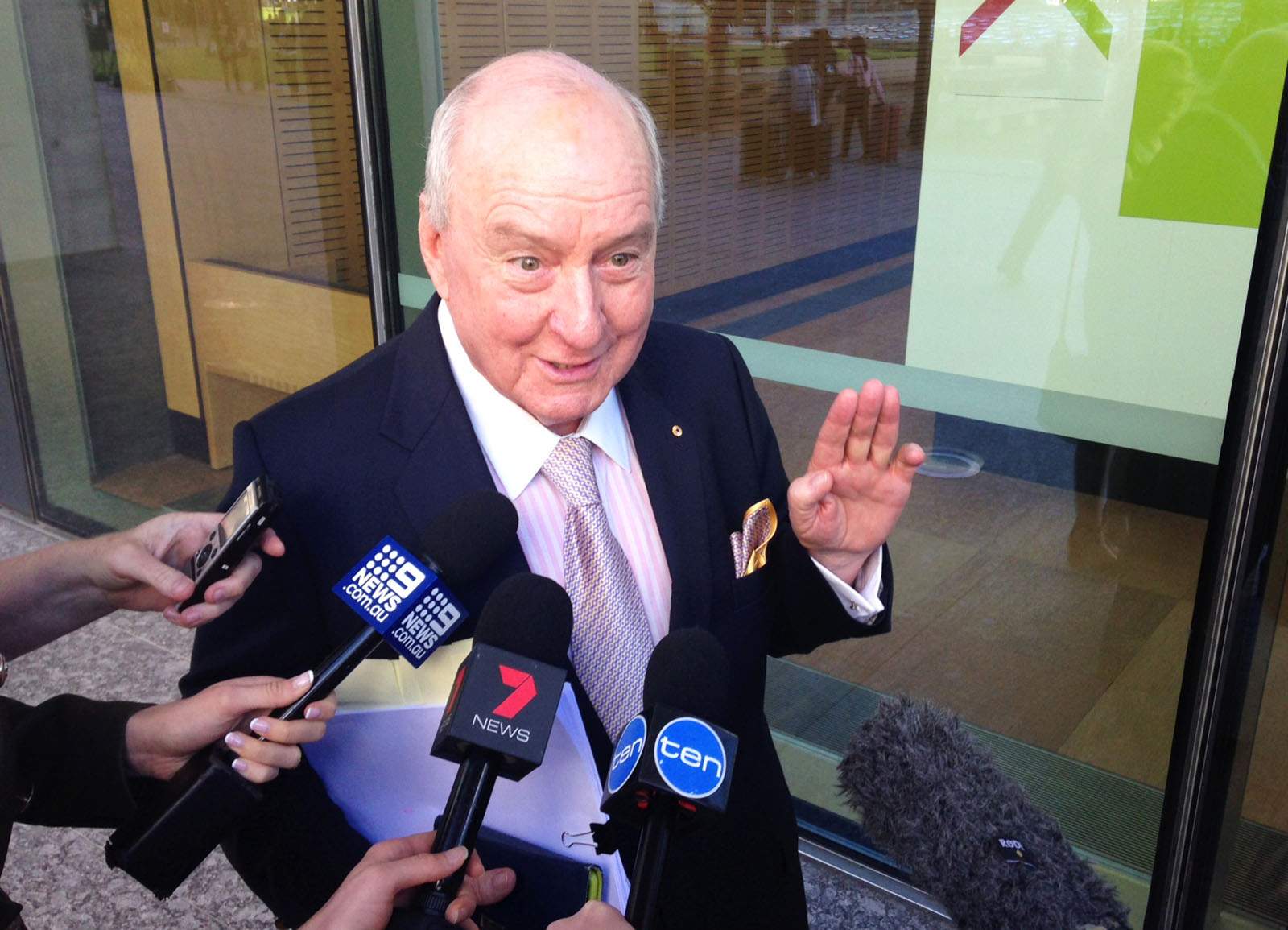 Alan Jones accused of 'grossly irresponsible' allegations in defamation ...