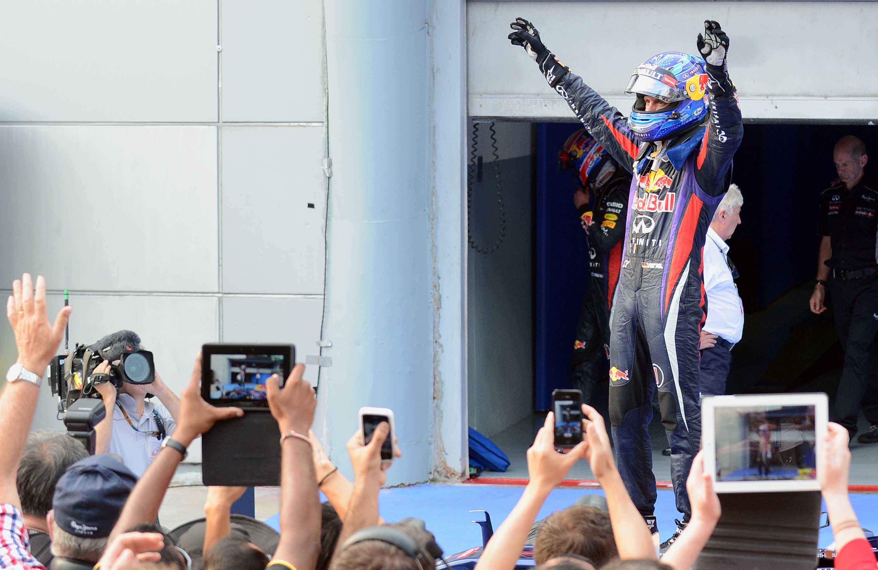 Incensed Webber edged by Vettel in Malaysia - ABC News
