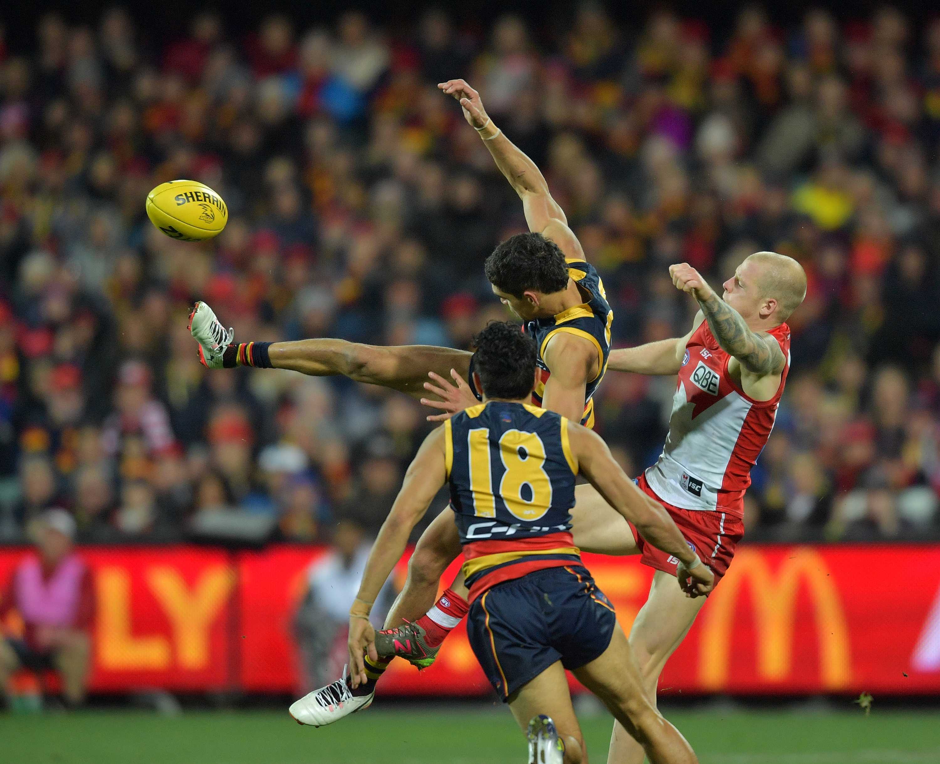 Sydney Swans pip Adelaide Crows by three points in AFL thriller - ABC News