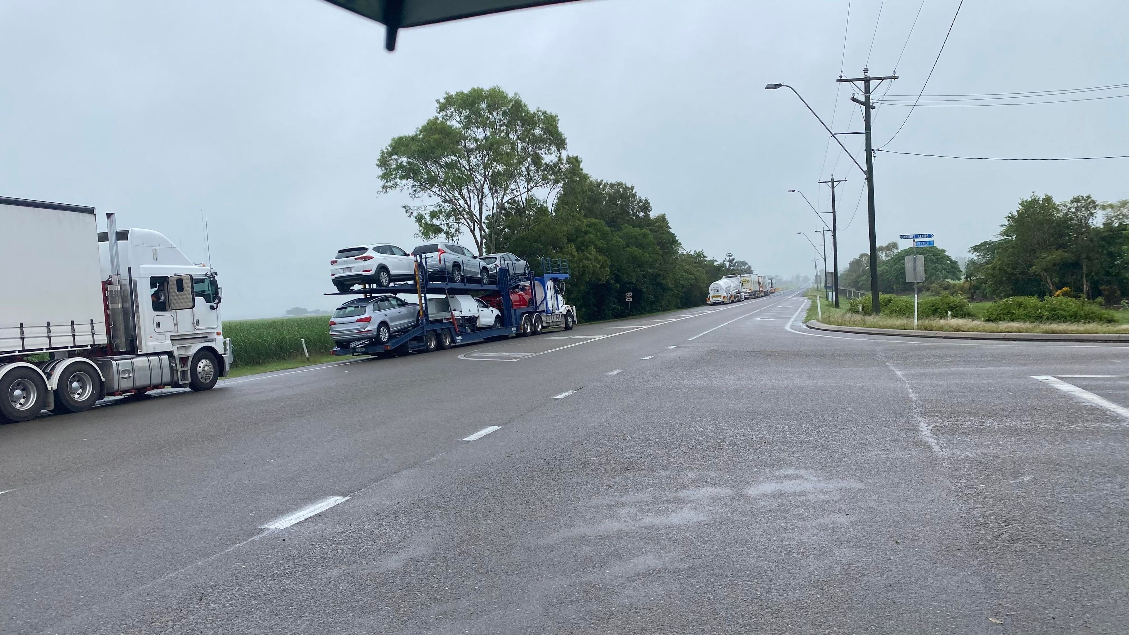 Flooding and intense rain batter Queensland coast as BOM warns weather ...