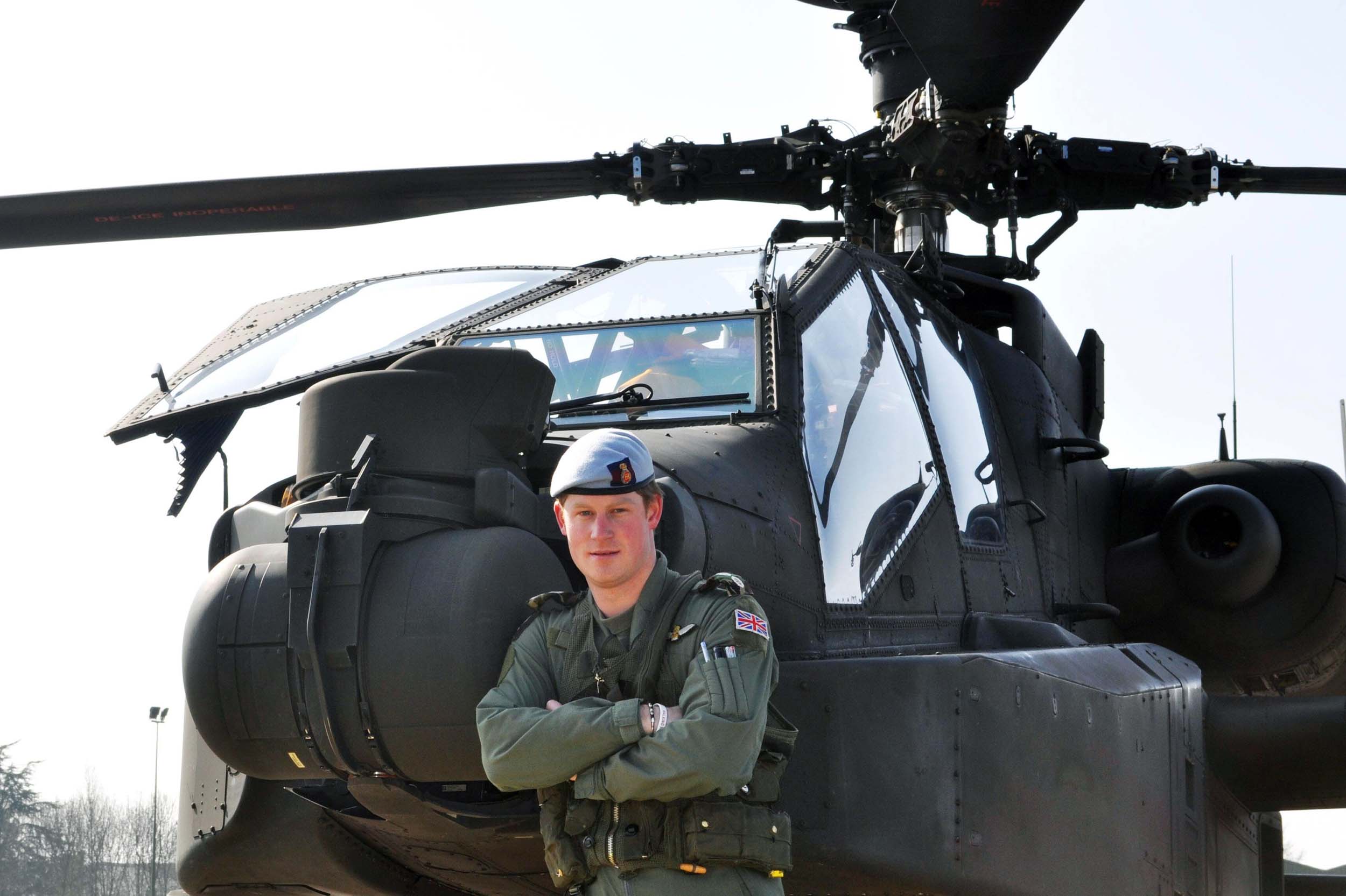 Prince Harry is top gun in Apache course - ABC News